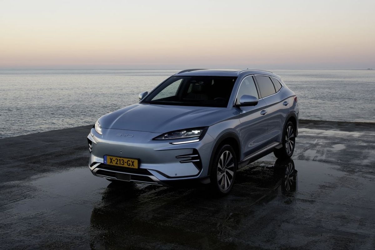 BYD Seal U vs Omoda 9 comparison - differences, prices & technical data