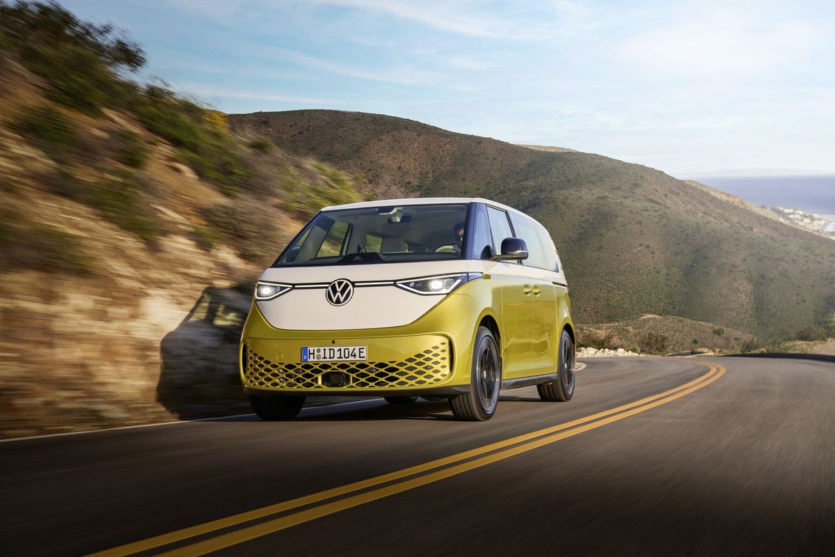 XPeng X9 vs VW ID. Buzz Bus confronto - differenze, prezzi e dati tecnici